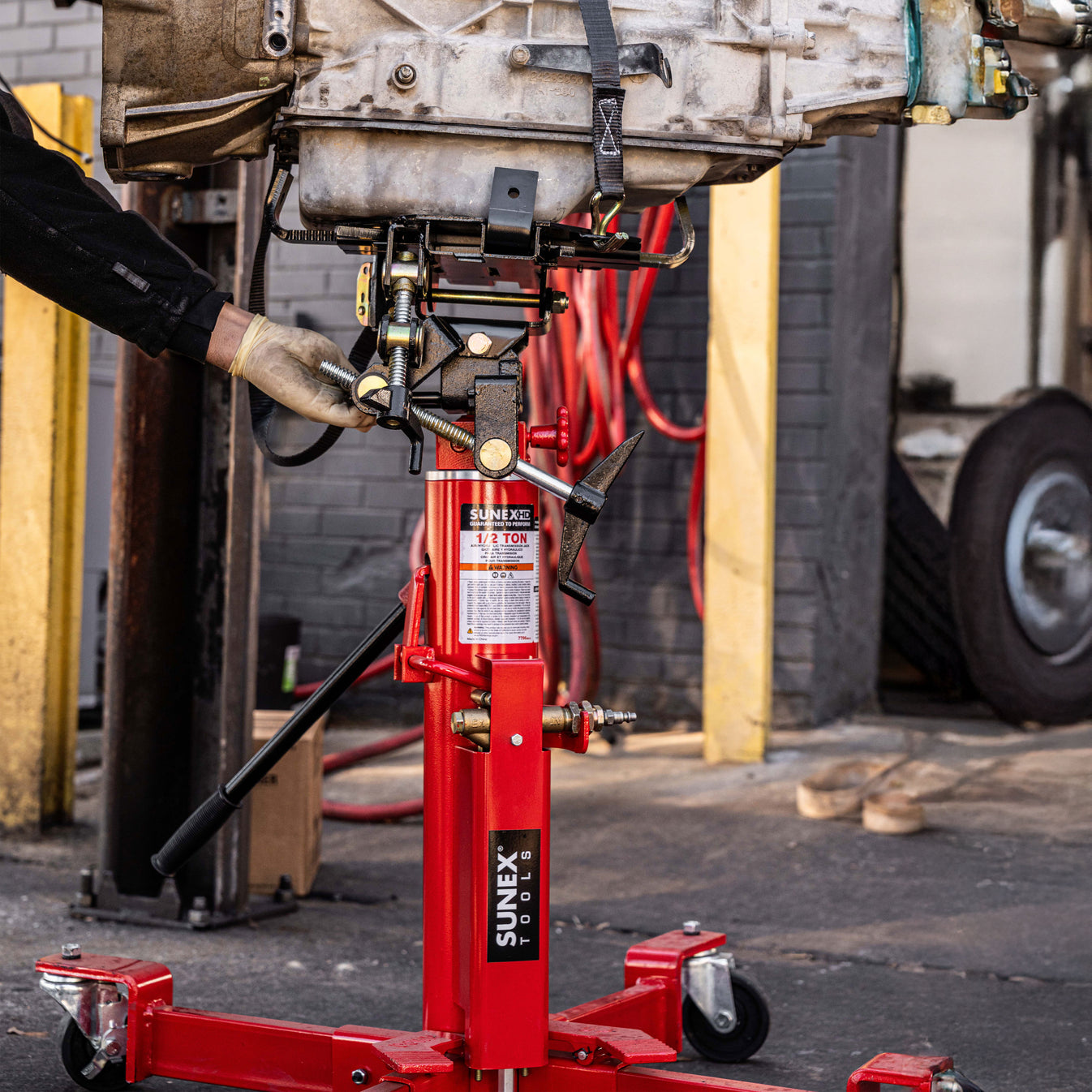 SUNEX TOOLS 7796 1,000 lb Telescopic Transmission Jack, Air/Hydraulic ...